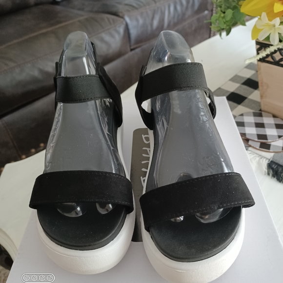 BAMBOO | Shoes | Nib Bamboo Brand Sandals Style Riddle Blackwhite 6 2 ...